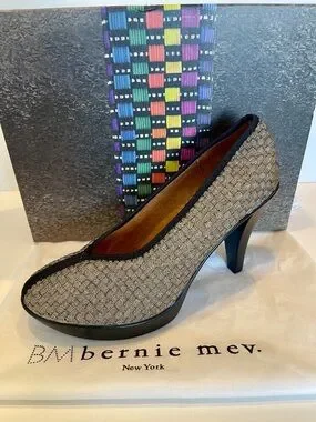 bernie mev. | Shoes | Nib Bernie Mev New York Legend 4pump With Memory ...